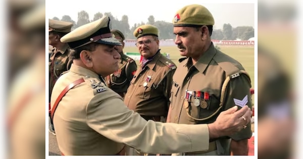 Why is there a rope lanyard in police uniform police ki vardi mein ...