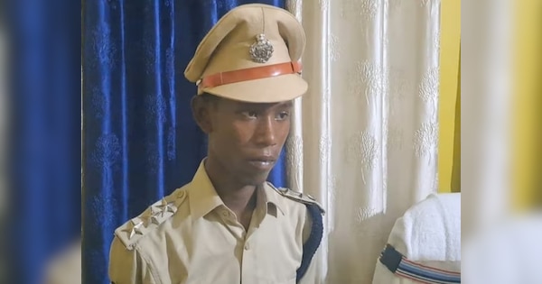 Bihar Jamui Fake IPS Offices Mithlesh Manjhi Arrested recovered a fake ...