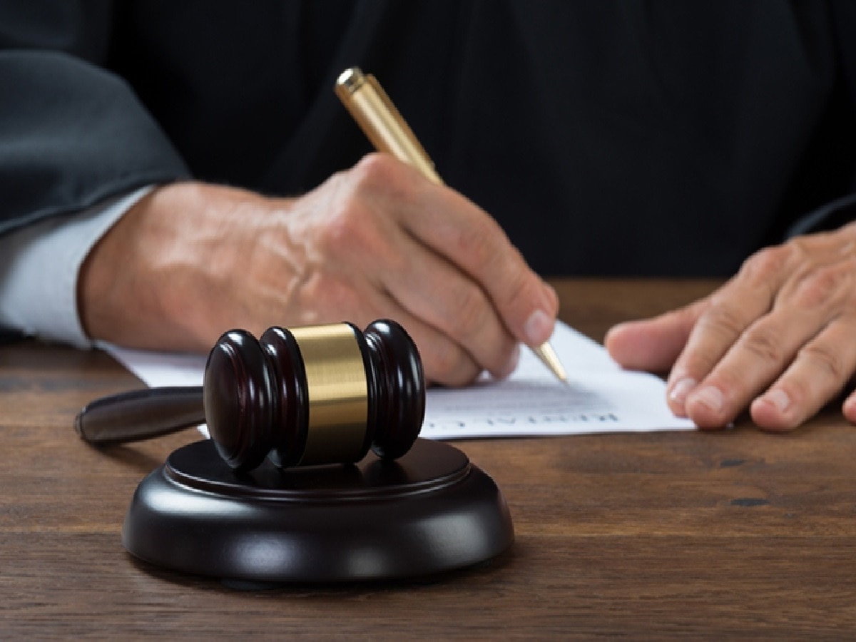 General knowledge Know why judge breaks pen nib after giving death ...