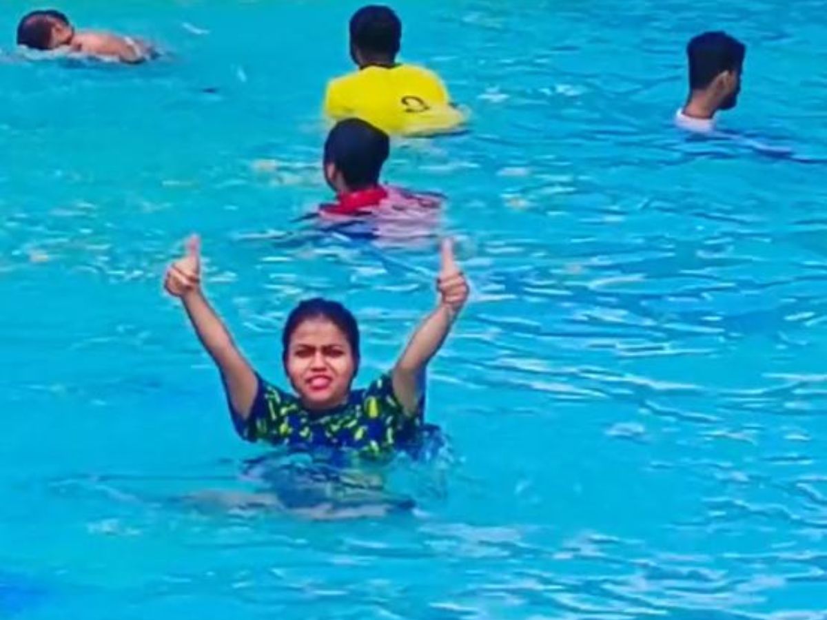 Sahoo Bhauja Viral Video: ସୁଇମିଙ୍ଗ୍ ପୁଲ ରେ ସାହୁ ଭାଉଜଙ୍କ ମସ୍ତି, ଦେଖନ୍ତୁ ...