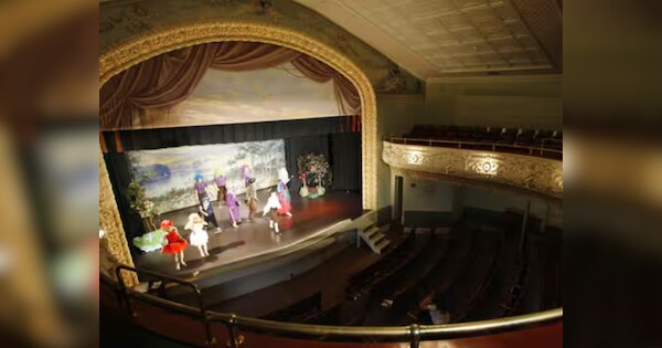 quiz where is that opera house in world where stage is in one country ...