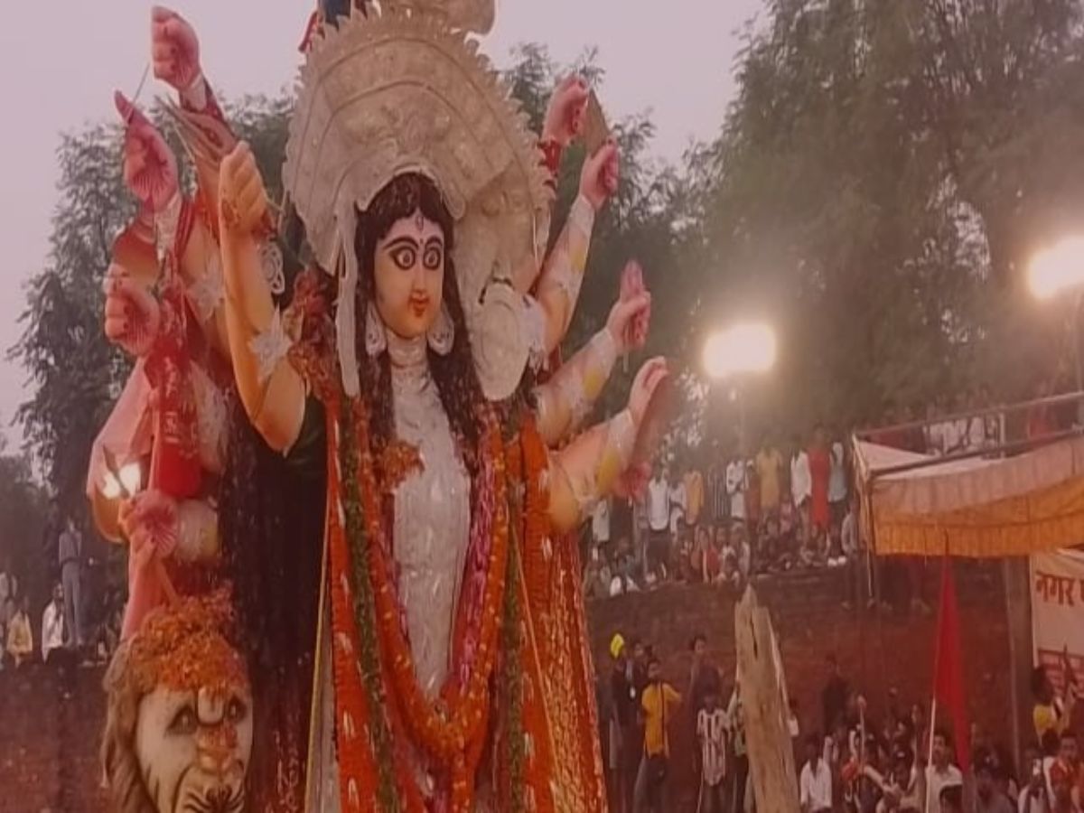 Navratri 2024 Maa Jagdamba arrived on palanquin and huge crowd of ...