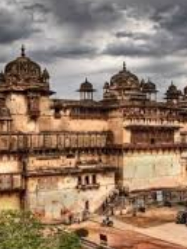 MP tourist Historic Fort Orchha situated on banks of Betwa River ...