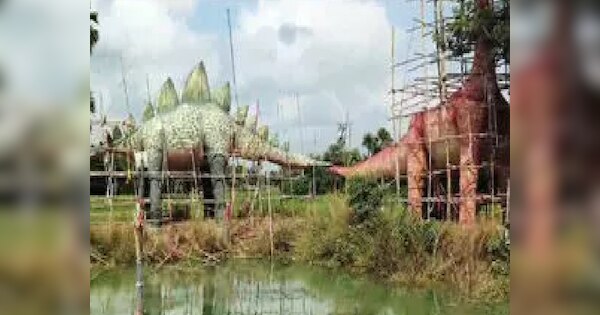 Durga pandal is being built on theme of Jurassic Park in Chhapra ...