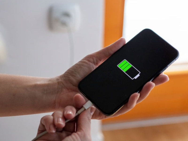 smartphone overcharging what happen phone charge after 100 percent ...