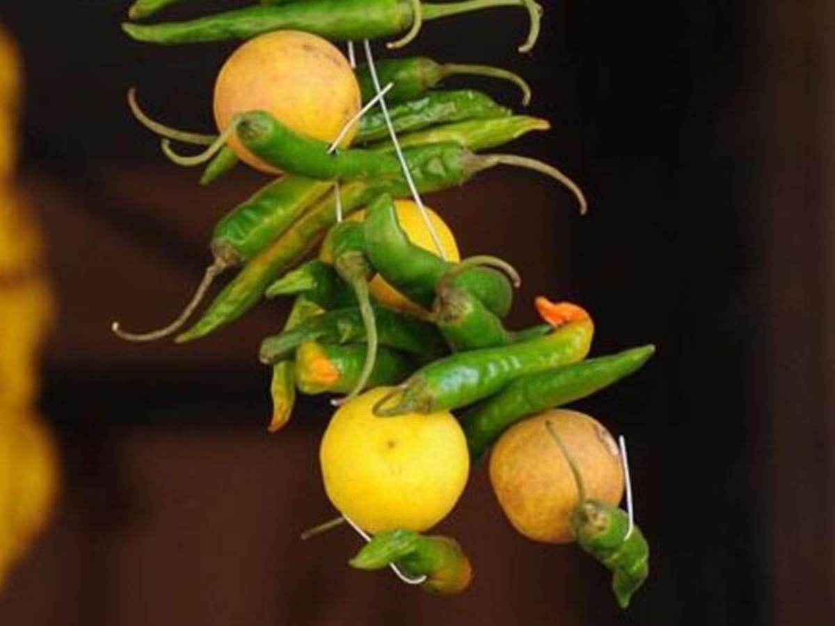 Crorepati Tips Millionaire people hang Nimbu Mirchi on main door of ...