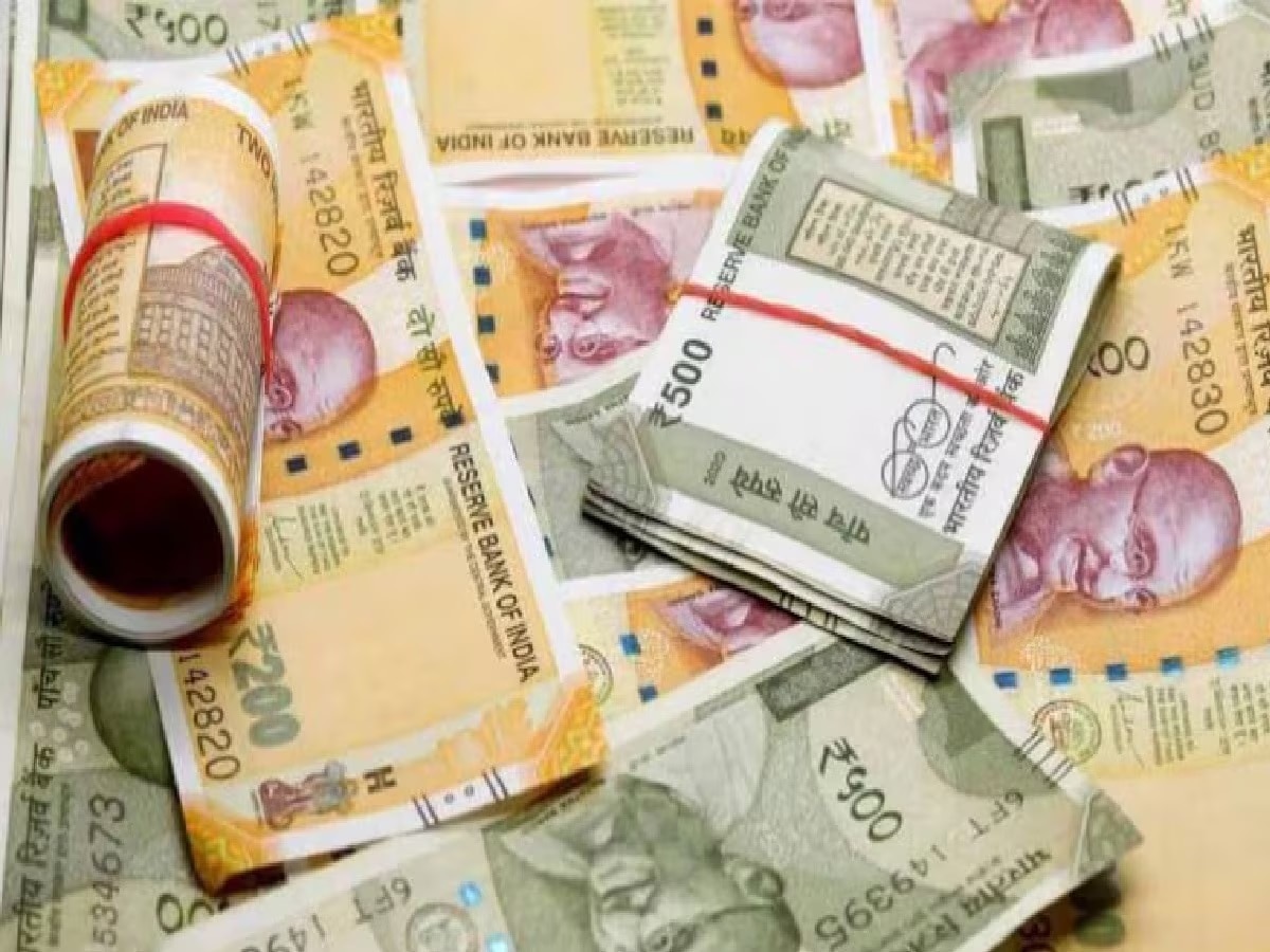 Crorepati Tips Millionaire people hang Nimbu Mirchi on main door of ...