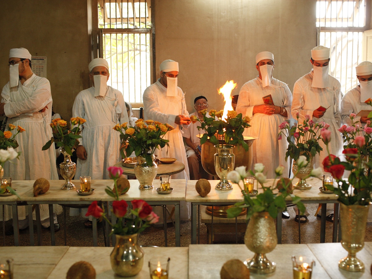 Parsi religion funeral process how ratan Tata last rites performed ...