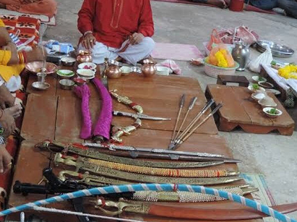 Dussehra 2024 Shastra Pujan Vidhi Mantra story katha know why is weapon ...