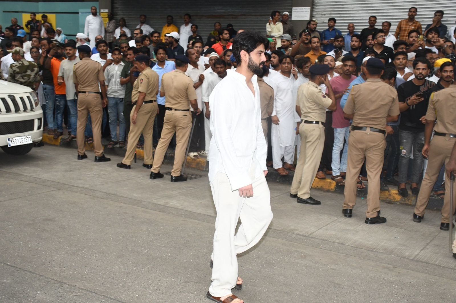 Baba Siddique Funeral Last Rites Photos Supurd E Khak Salman Khan