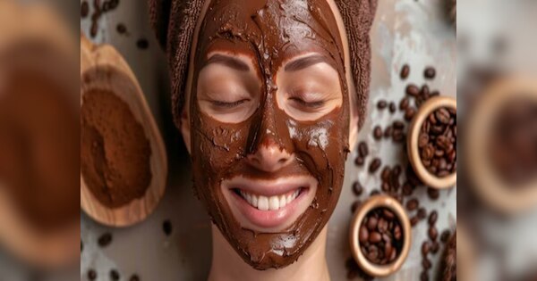 apply coffee face pack on your skin like this you will get glowing skin ...