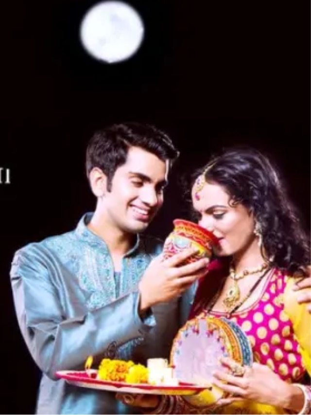 Karwa Chauth 2024 romantic shayri in hindi top sher and shayri on chand ...