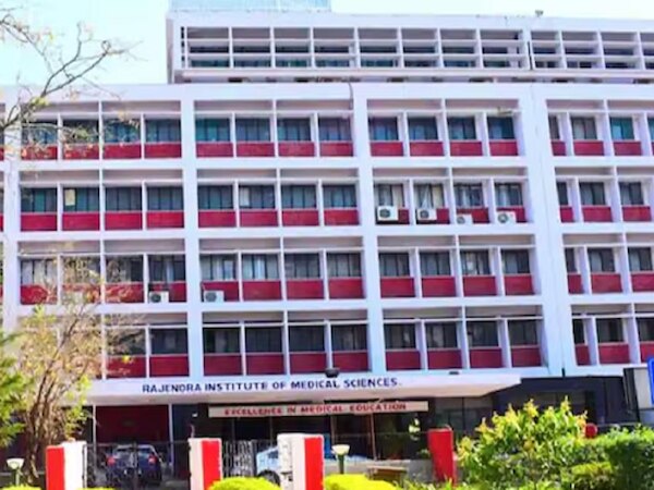 Junior doctor Akash and girl jumped from hostel of RIMS hospital in ...