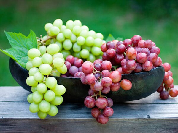 Green or red grapes which is more beneficial for health angoor khane ke ...