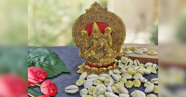 Kaudi ke Upay: मालामाल करेगा आपको कौड़ी का इस्तेमाल, जानें उपाय