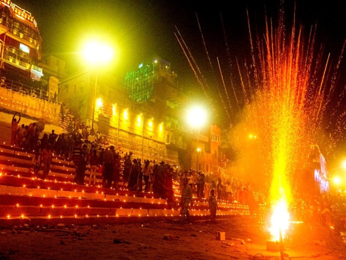 Dev Diwali 2024: कार्तिक पूर्णिमा पर क्यों मनाई जाती है देव दिवाली, दीपावली से क्यों है ये अलग