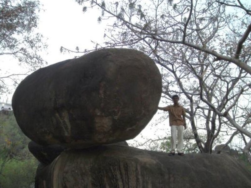 Balancing Rock of MP Jabalpur remains a mystery even the biggest ...