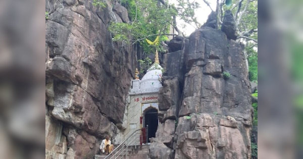 600 year old jain temple Pisanhari ki madiya built by womanearnings ...