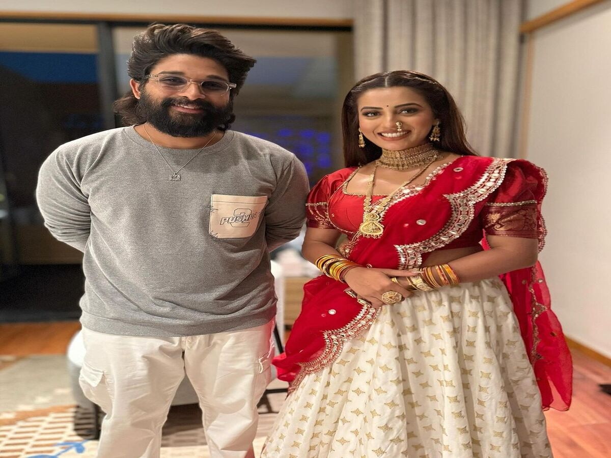 bhojpuri actress akshara singh shared pictures with allu arjun and rashmika mandanna pushpa 2 ...