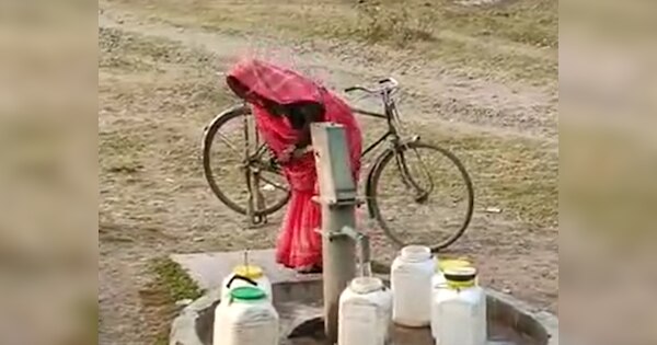 Water Crises in Tendukheda narshinghpur Women walk 2 kilometres|जिस ...