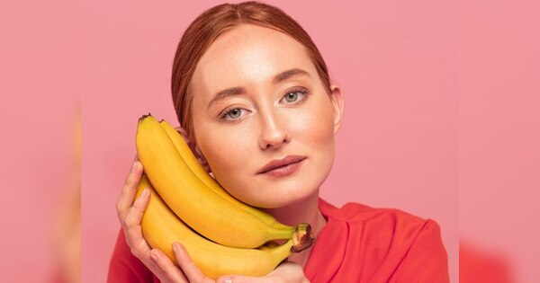 These elements In Banana can make your skin soft and glowing Kela Khane ...