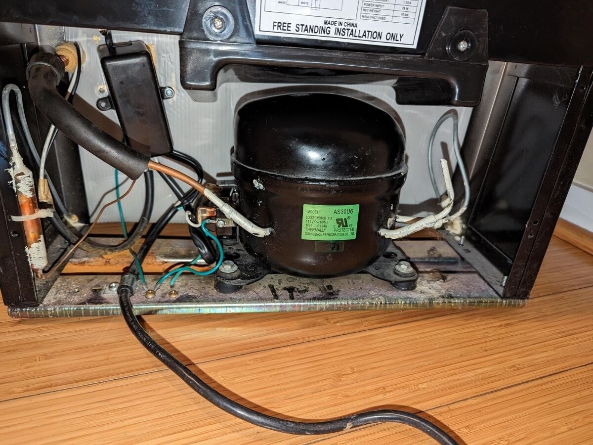 fridge blast happened due to compressor heavy load | सर्दियों में बम की ...