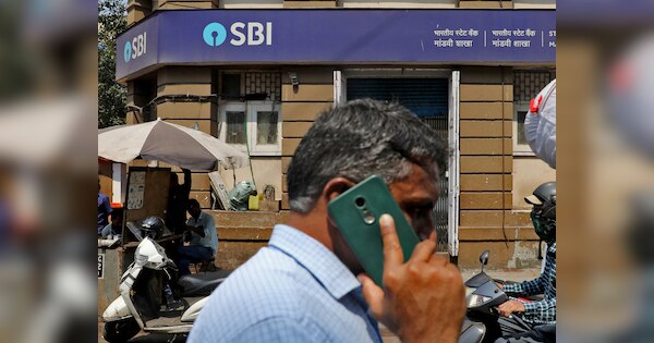 Digital Arrest Scam SBI Employee Saved 61 Year Old Man From Losing Rs ...