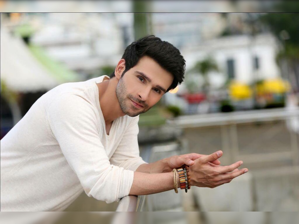 35 Years Old Bollywood Biggest Flop Actor Girish Kumar Taurani Did 2 ...