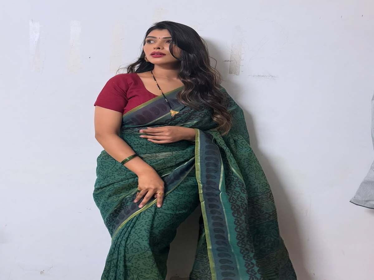 bhojpuri bold actress mahima gupta who spread magic of beauty and glamour all around know here ...