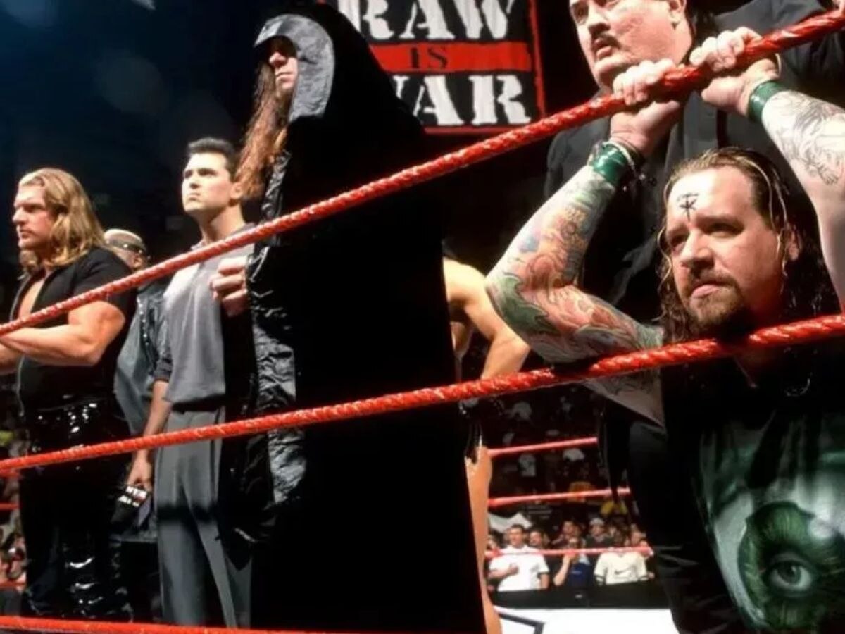 WWE superstar wrestler is now force to chef in restaurant kitchen for ...
