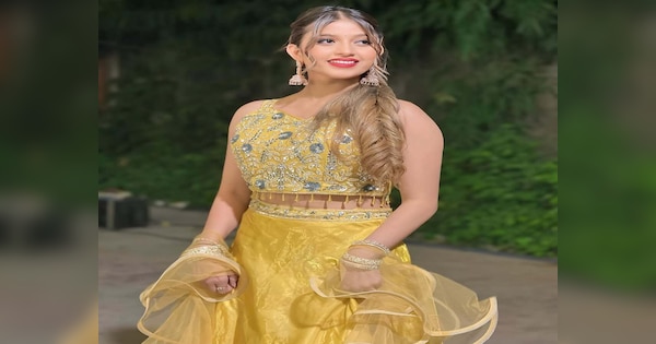 bhojpuri super hot actress komal singh who is going viral on screen ...