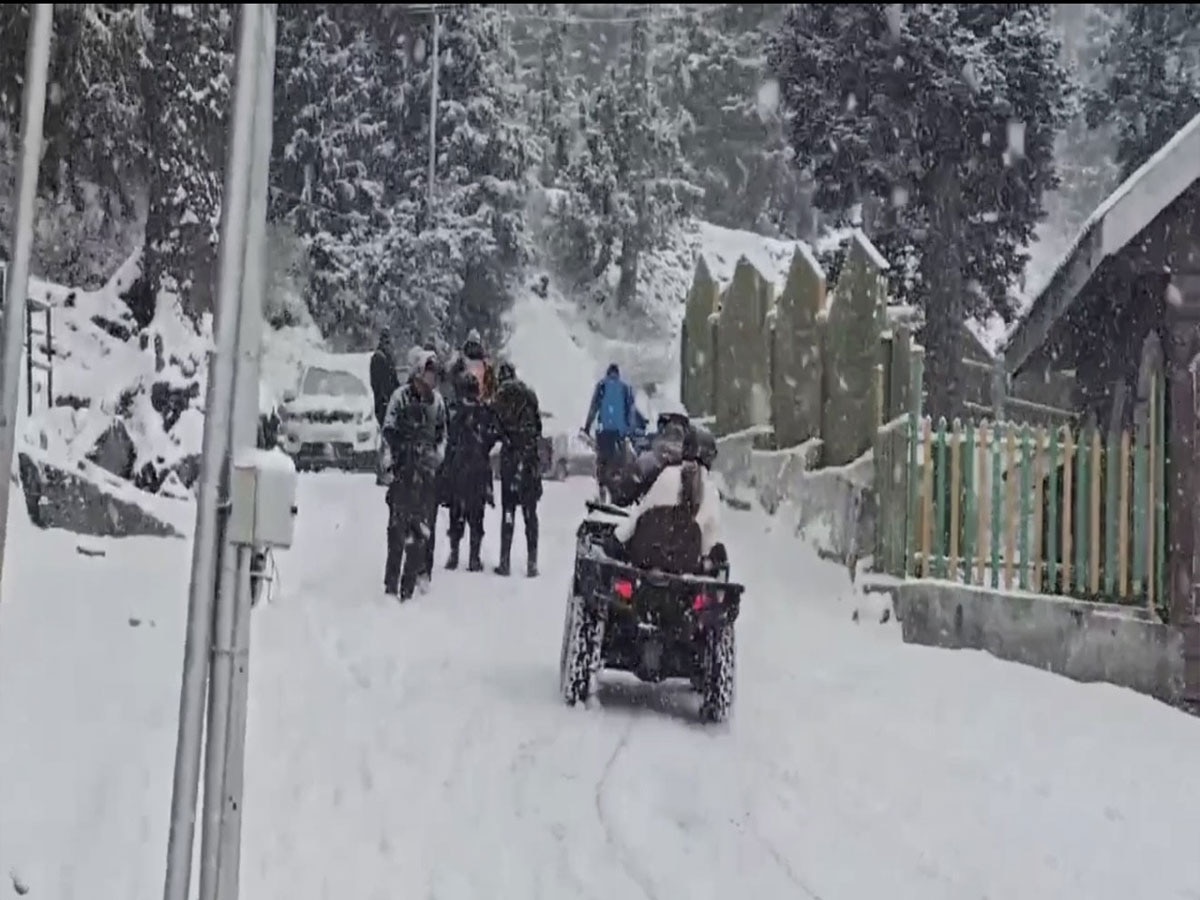 srinagar pahalgam gulmarg sonmarg heavy snowfall in Kashmir valley IMD ...