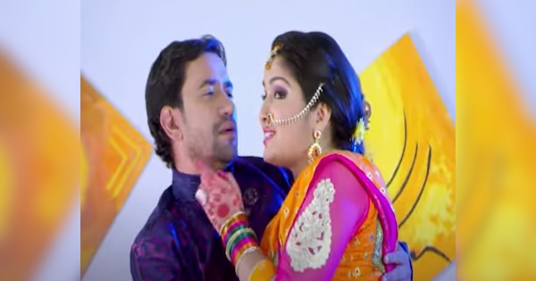 Dinesh Lal Yadav and Amrapali Dubey Bhojpuri Song Table Pe Level Mili Romance Viral| आम्रपाली ...