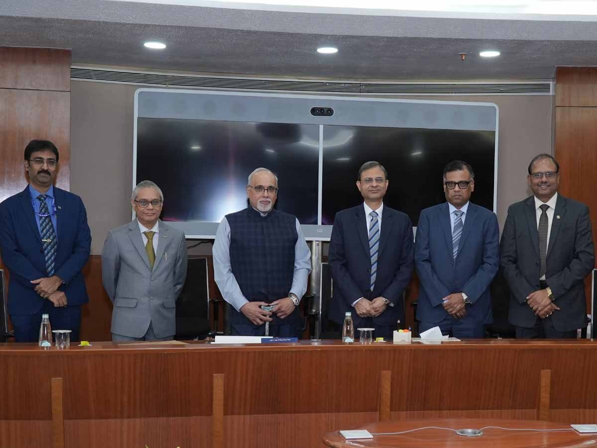 RBI Governor Sanjay Malhotra takes charge as 26th Governor of Reserve ...