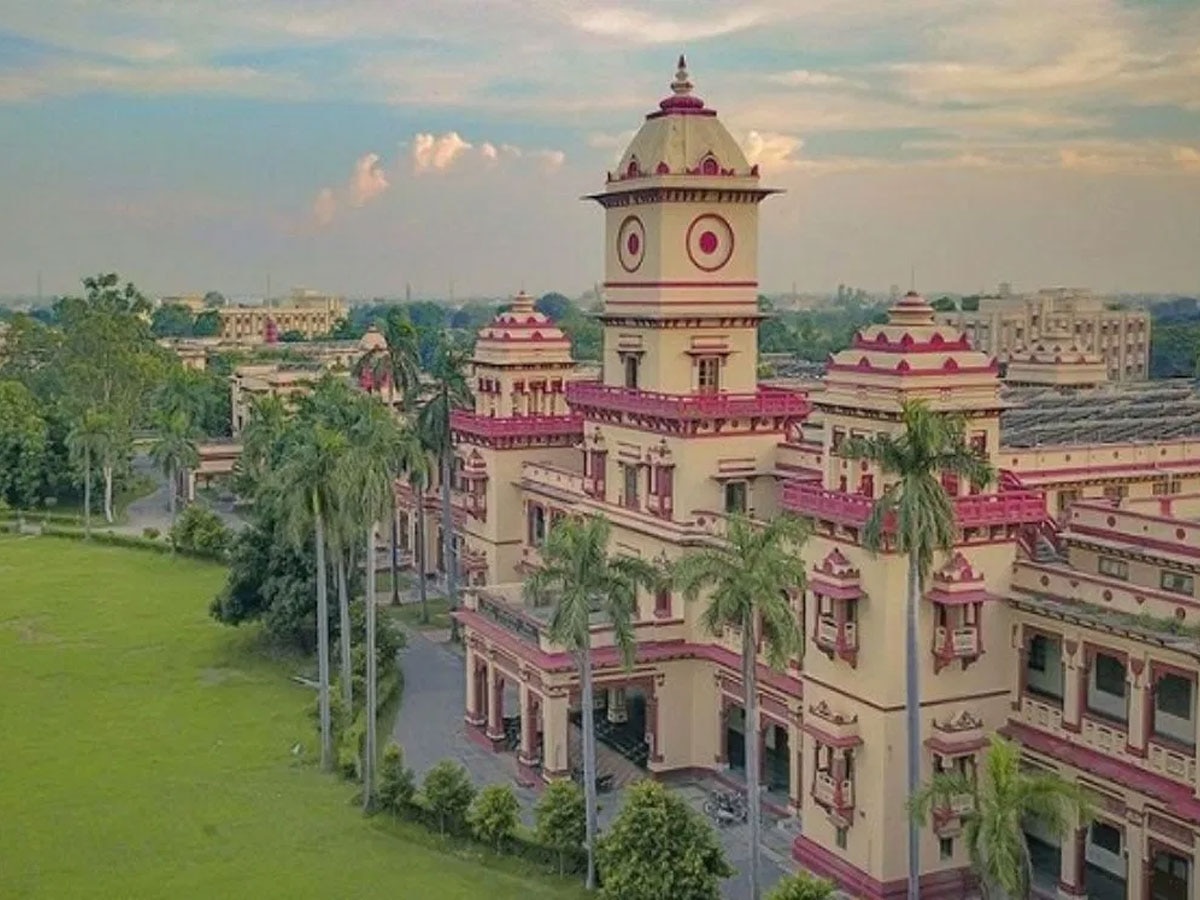 Asia largest university is in UP in 1300 acres inaugurated in 1921 by ...