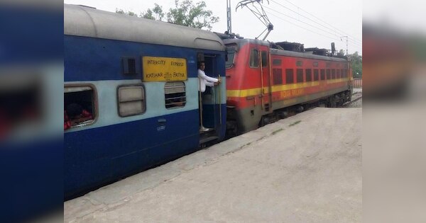 Katihar-Patna Intercity Express smoke came out from the bogie ...