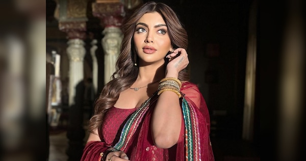 Bhojpuri Actress Akanksha Puri in saree viral | Bhojpuri Actress ...