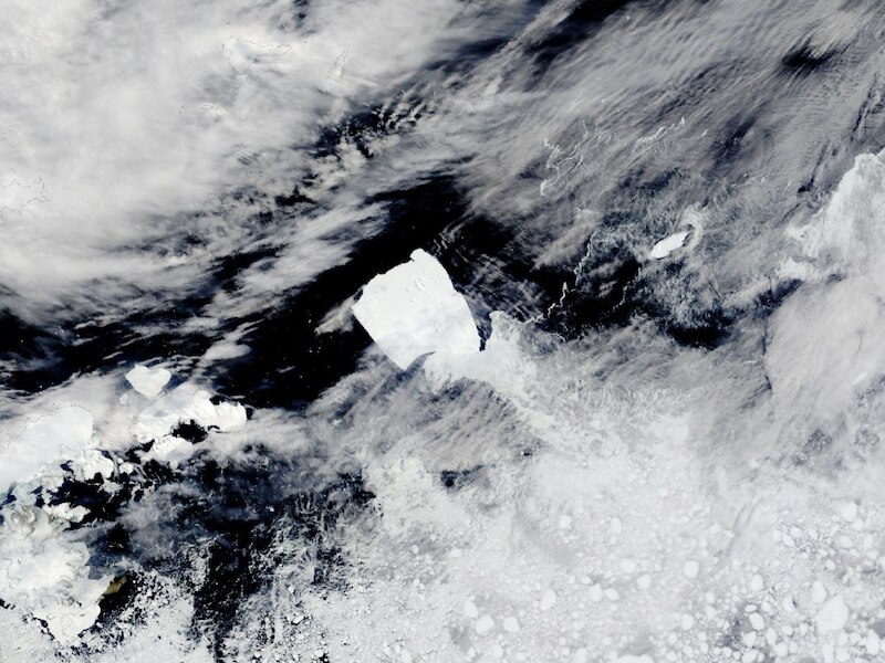 World Biggest Iceberg A23a Breaks Off And Moving Again, It Was Trapped ...