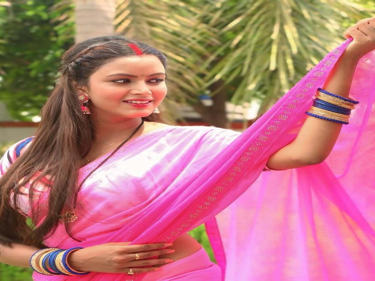 bhojpuri beautiful actress shilpi raghwani latest traditional red saree ...