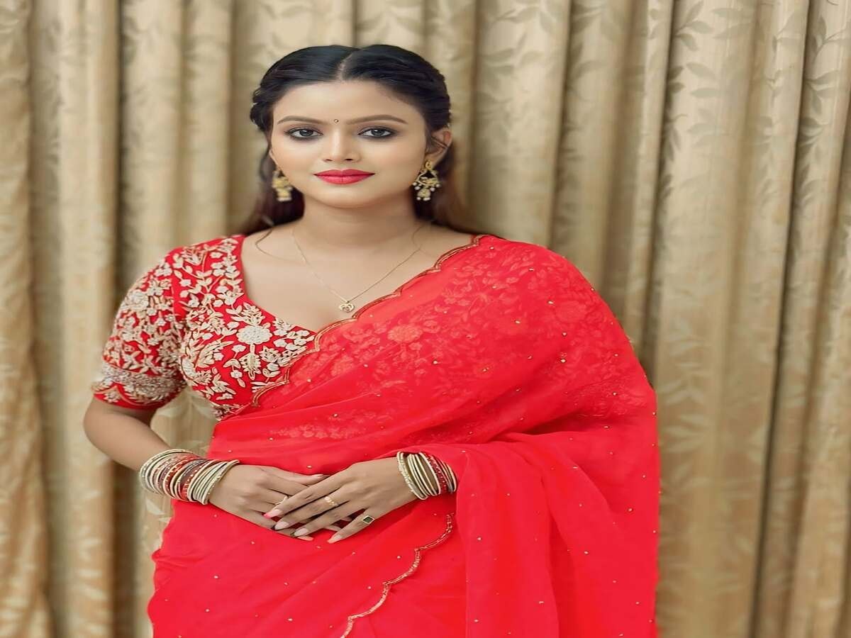 bhojpuri beautiful actress shilpi raghwani latest traditional red saree ...