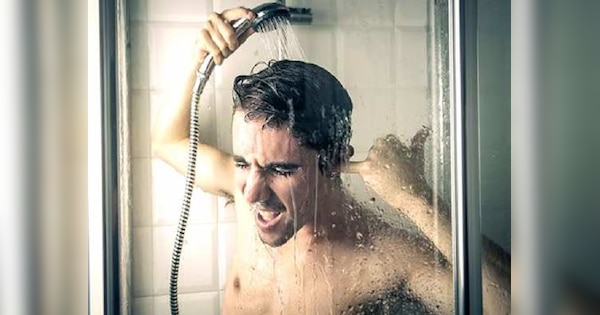 Cold Shower bath in Winter bathing with thanda pani in thand beneficial ...