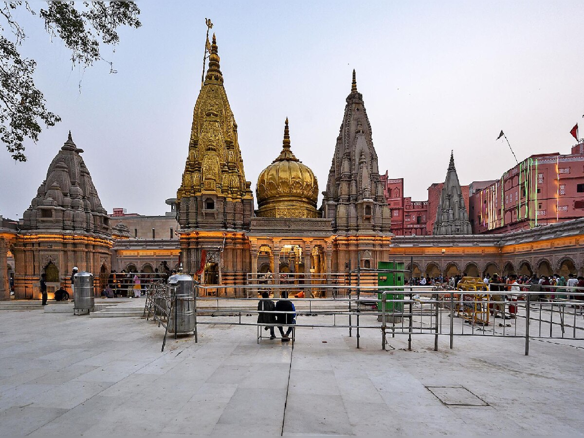 if you will going to have baba vishwanath darshan on new year 2025 in varanasi these things Keep ...