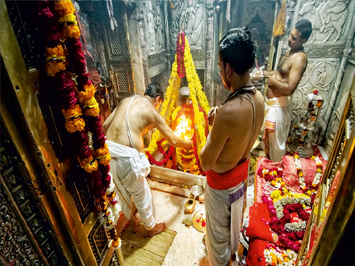 if you will going to have baba vishwanath darshan on new year 2025 in varanasi these things Keep ...