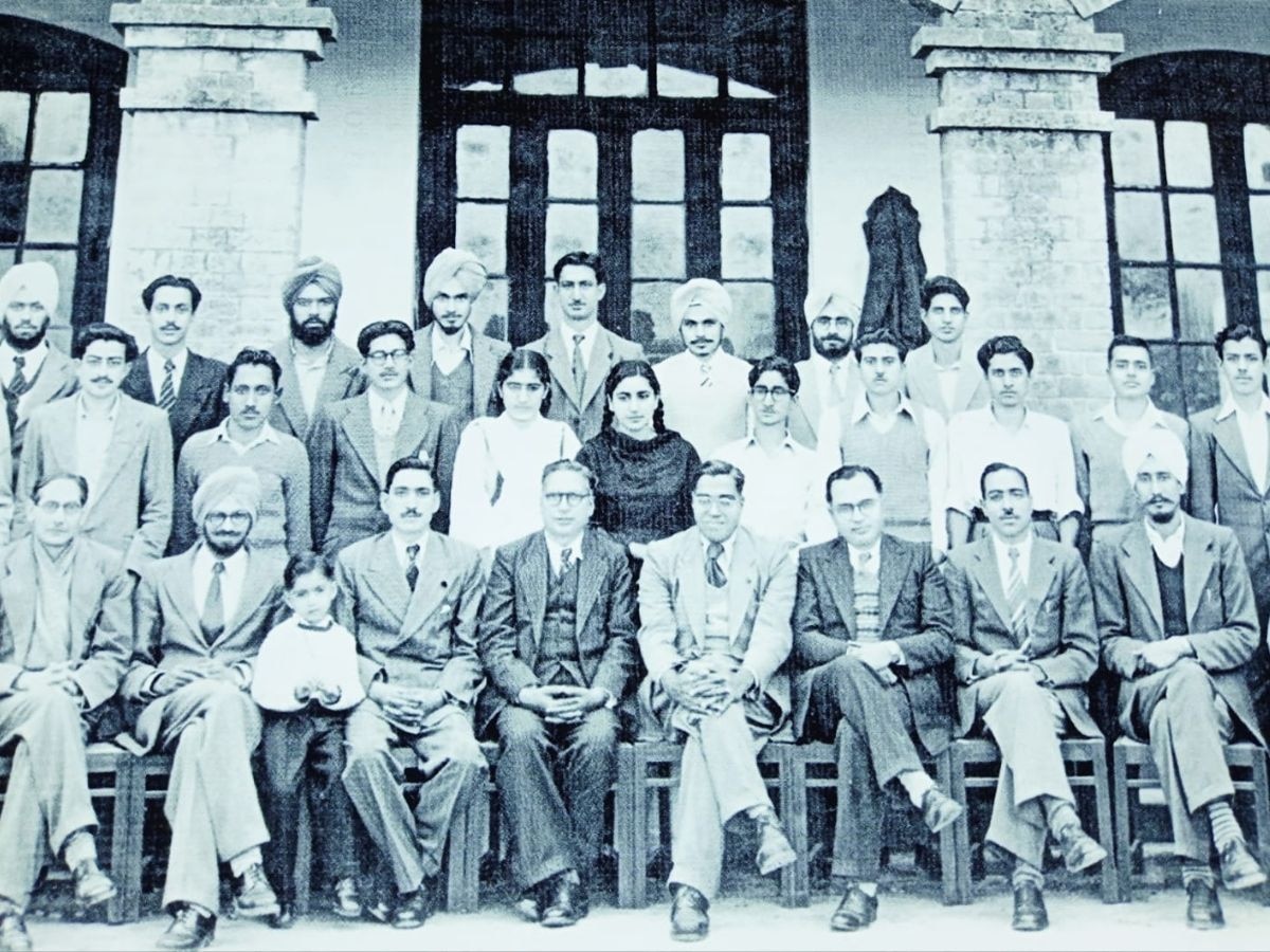 A life in pictures Manmohan Singh young Pic with children college days ...