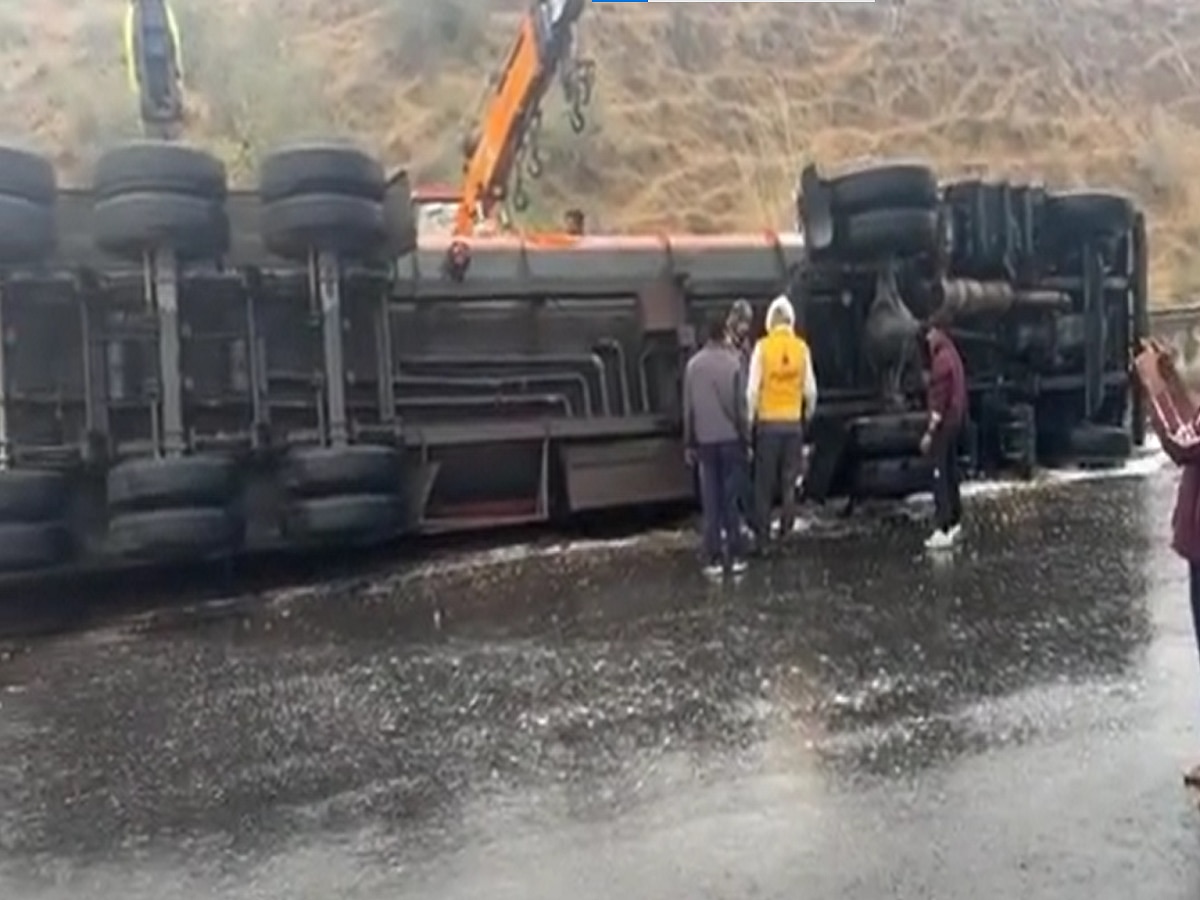 Jaipur News Tanker filled with methyl chemical overturned in Chandwaji ...