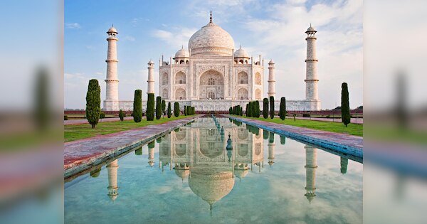 Agra Taj Mahal pulls huge crowd on new year eve and 1st January 2025 ...