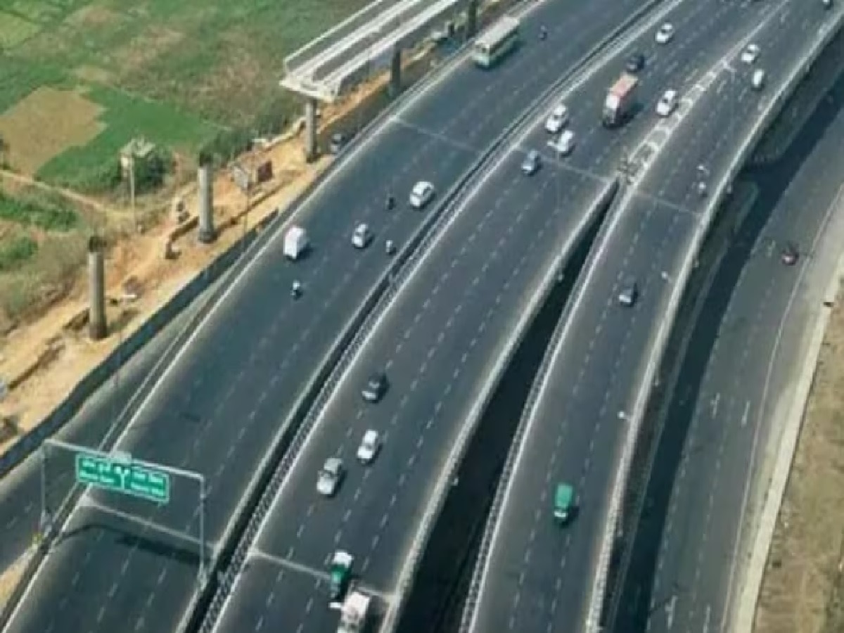 Bareilly Ring road from jhumka to invertis ease traffic to Badaun to ...