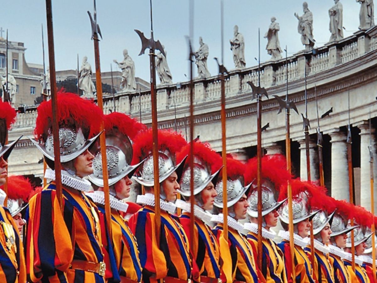 Does Vatican City have an army | How many soldiers are in Vatican City ...