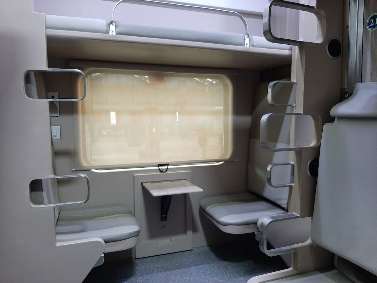 Indian Railways enjoy in winter season with ac 3 tier economy class ...