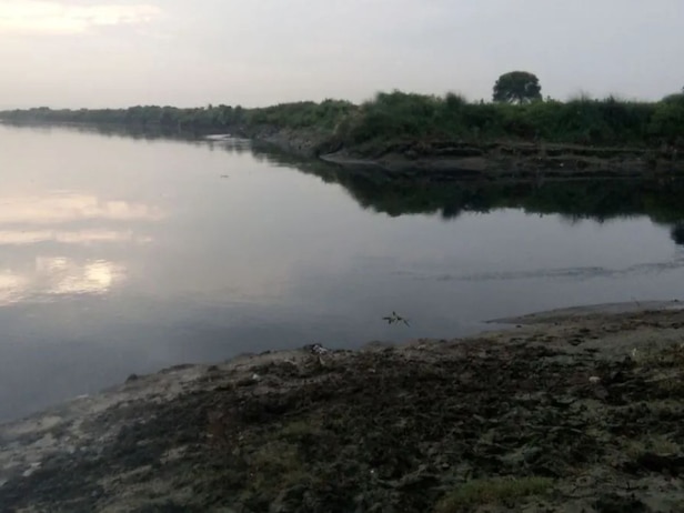 What is the old name of Hindon river It flows through many cities and ...